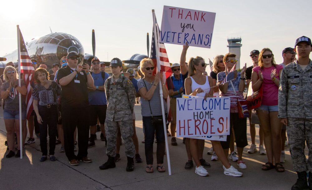 Yellow Ribbon Honor Flight Returns, AirVenture - Vietnam Veterans